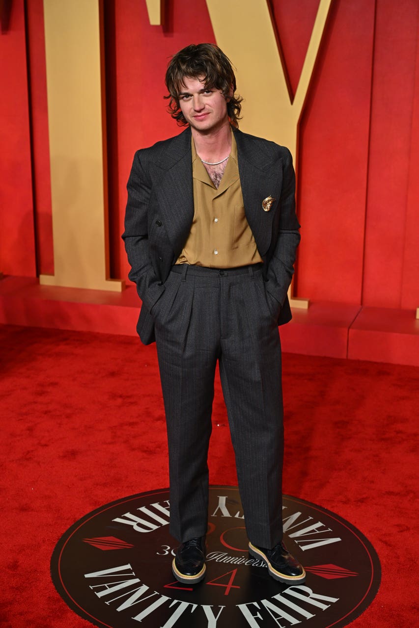 Joe Keery single tops UK chart following Stranger Things finale | Rhyl ...
