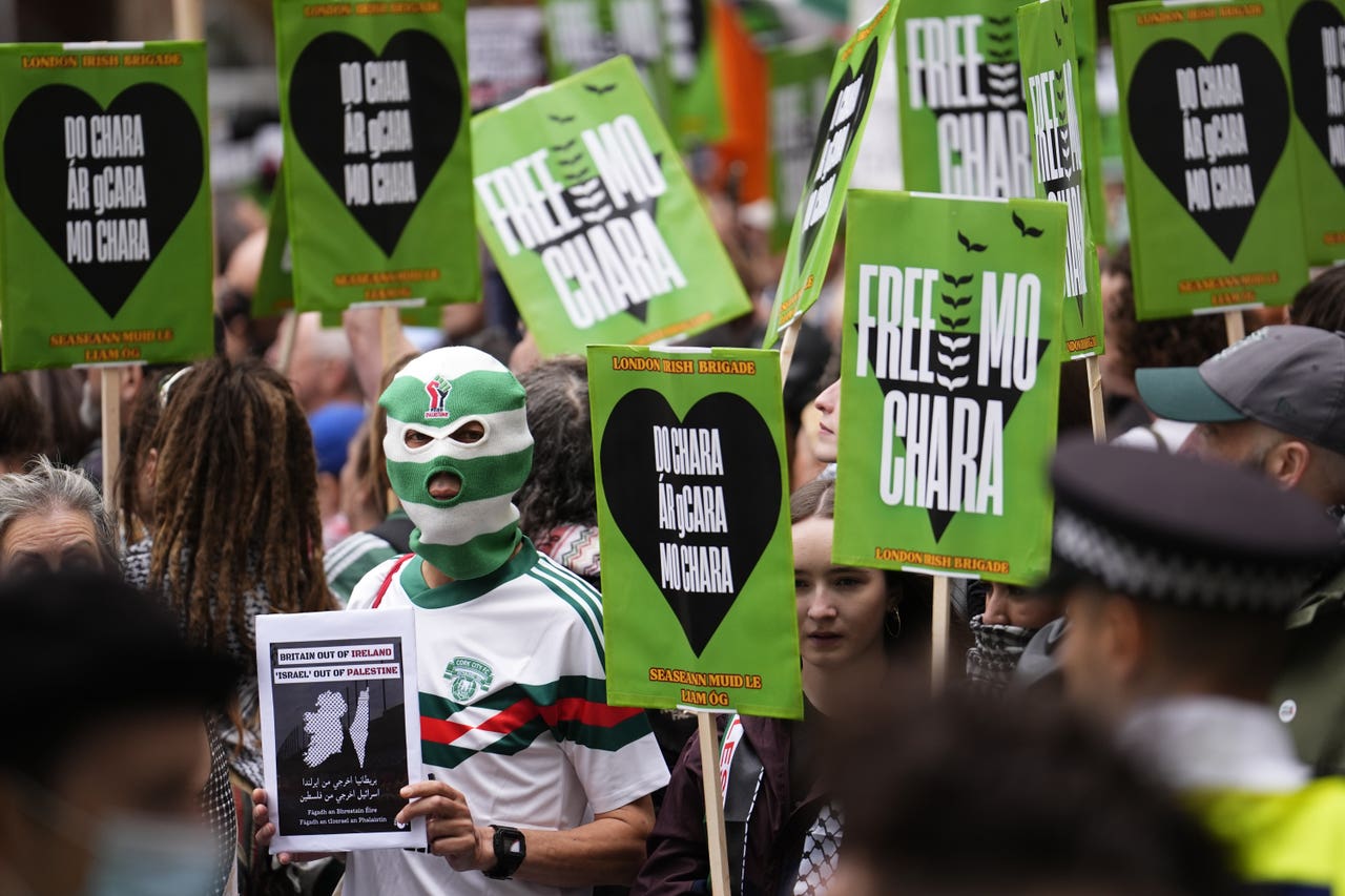 Hundreds greet Kneecap rapper as he arrives at court on terror charge ...