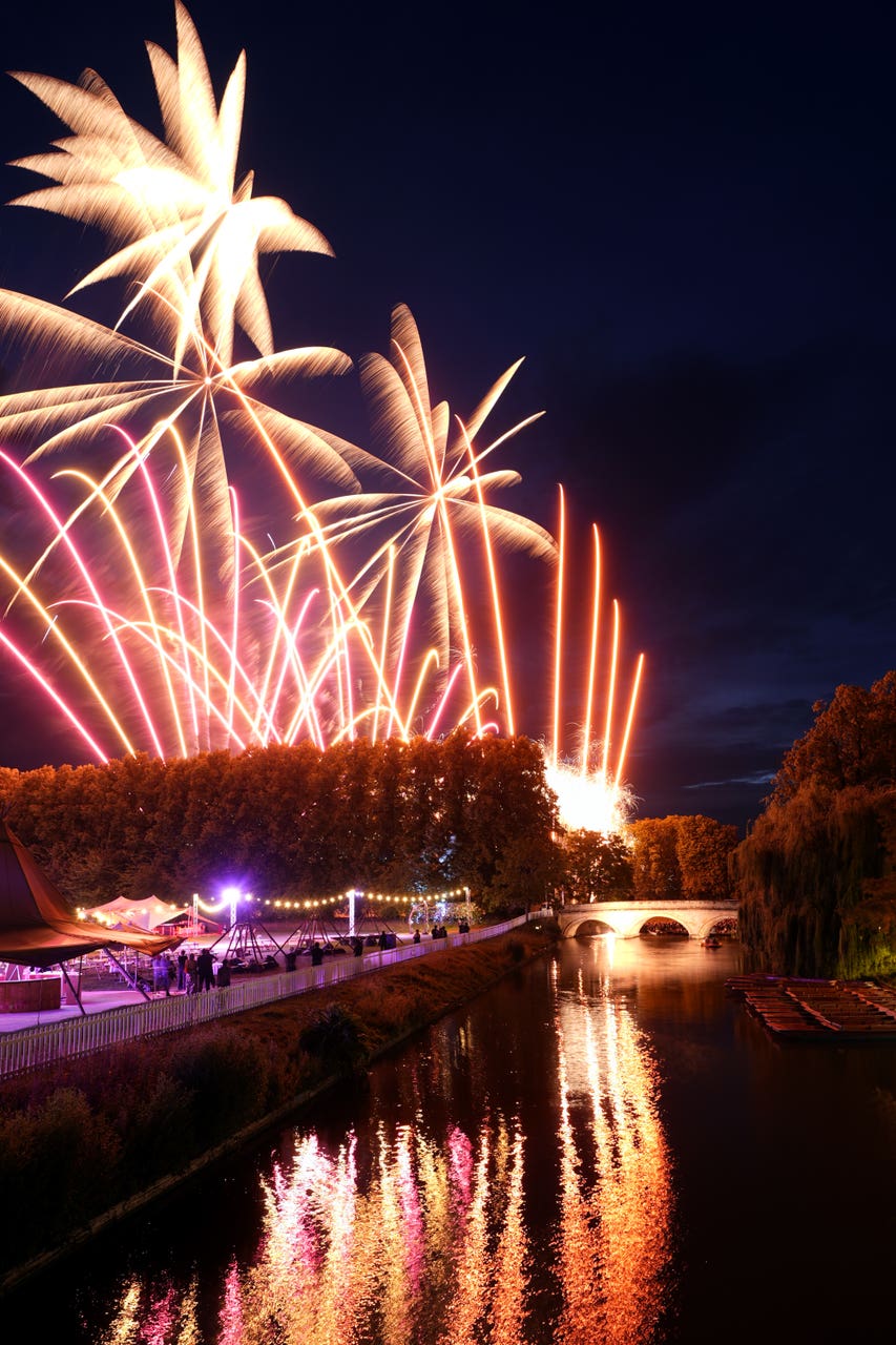Cambridge University students jump from bridge into river after Trinity ...