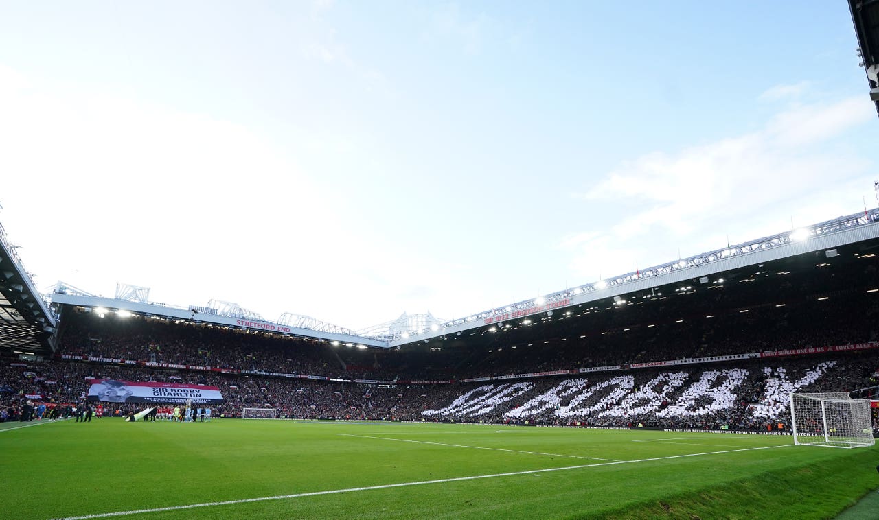 Old Trafford pays tribute to Sir Bobby Charlton ahead of Manchester ...