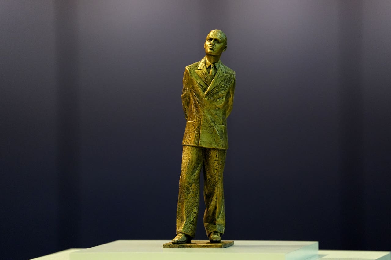 Queen Elizabeth II memorial will feature statue of late monarch as ...