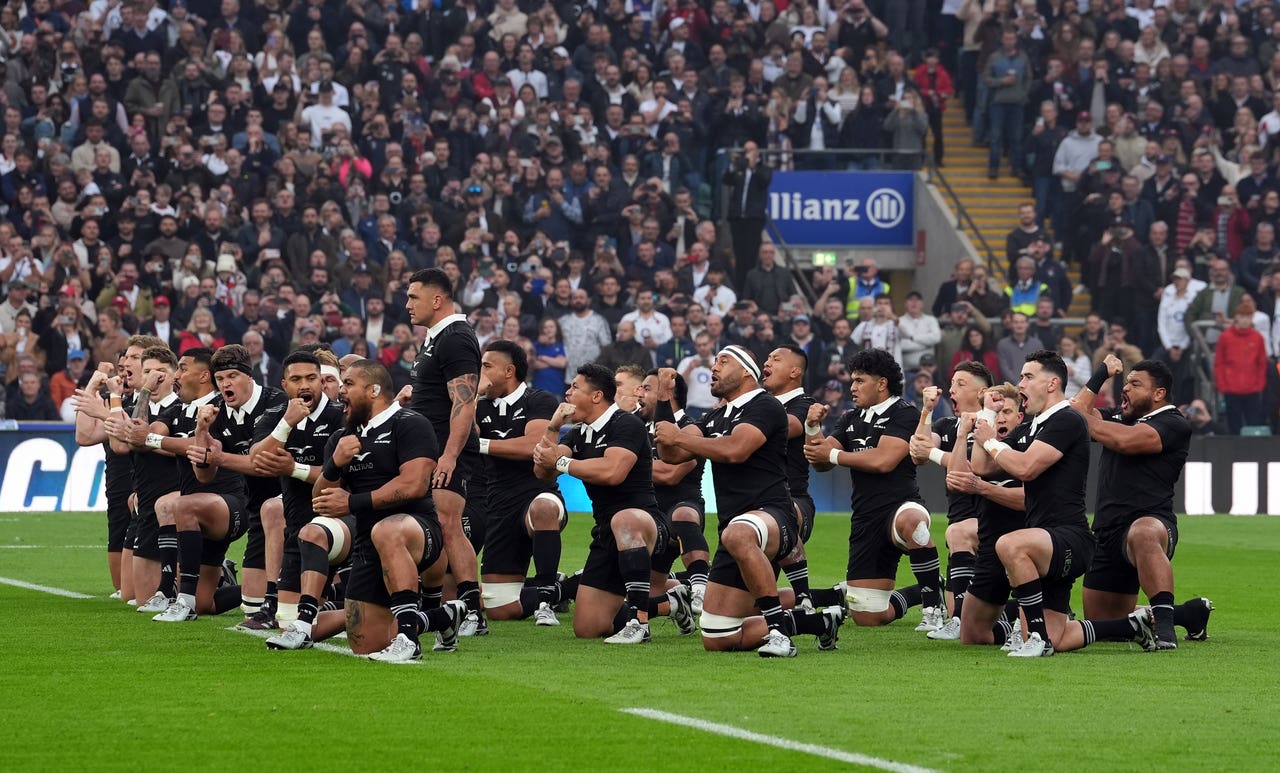 England step forward as All Blacks perform the Haka after pre-match ...