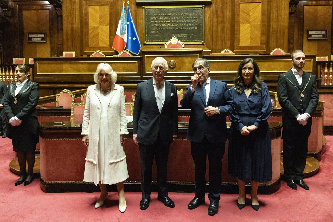 Queen rewears wedding dress to mark 20th anniversary | Express & Star