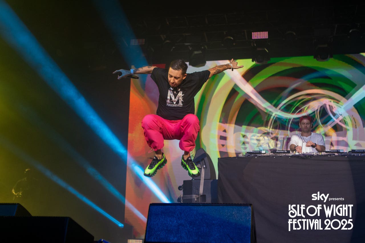 An Englishman in Newport – Sting wows Isle of Wight Festival | This Is ...