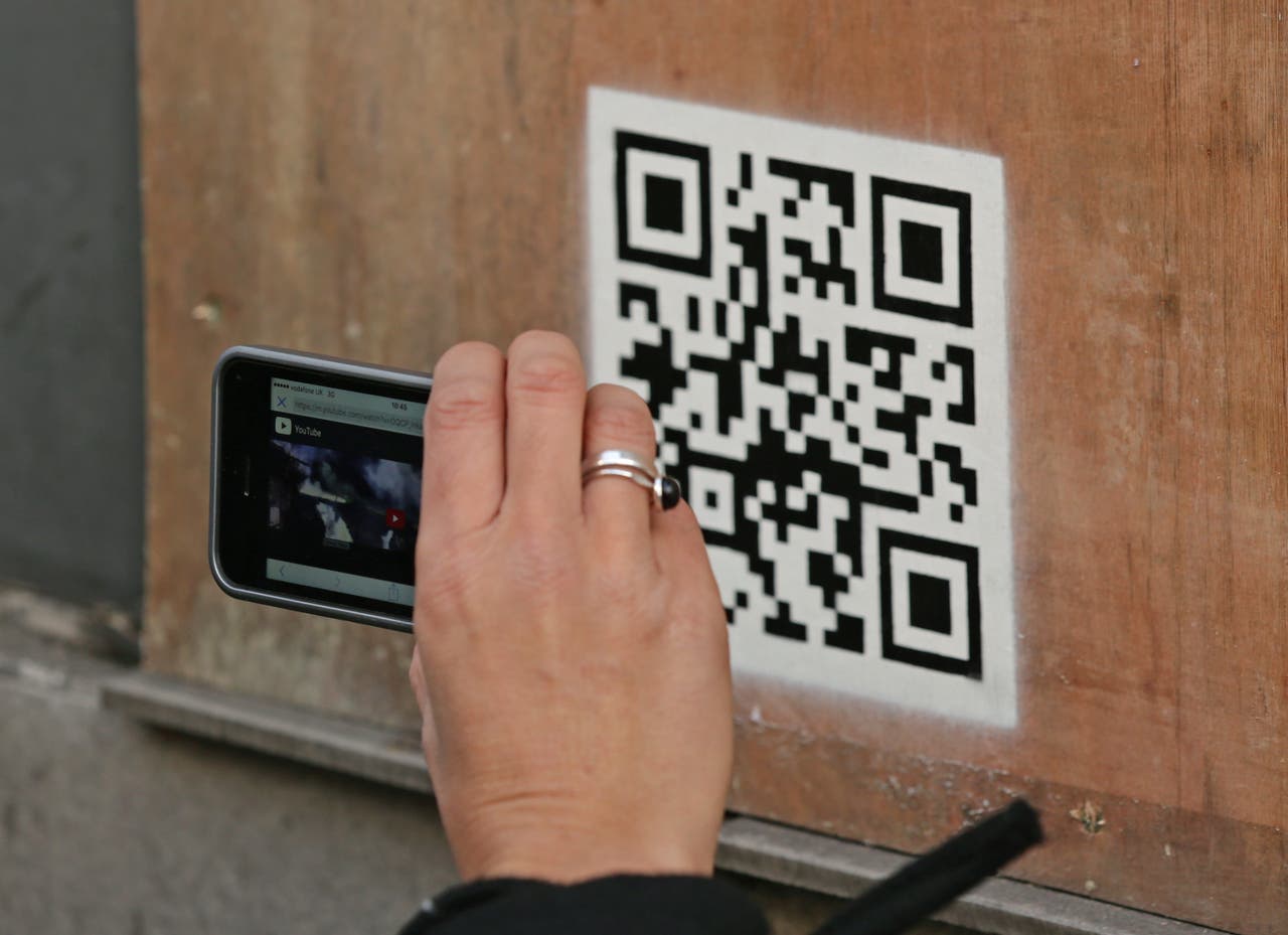 QR codes and posters: How does the new NHS contact tracing app work ...