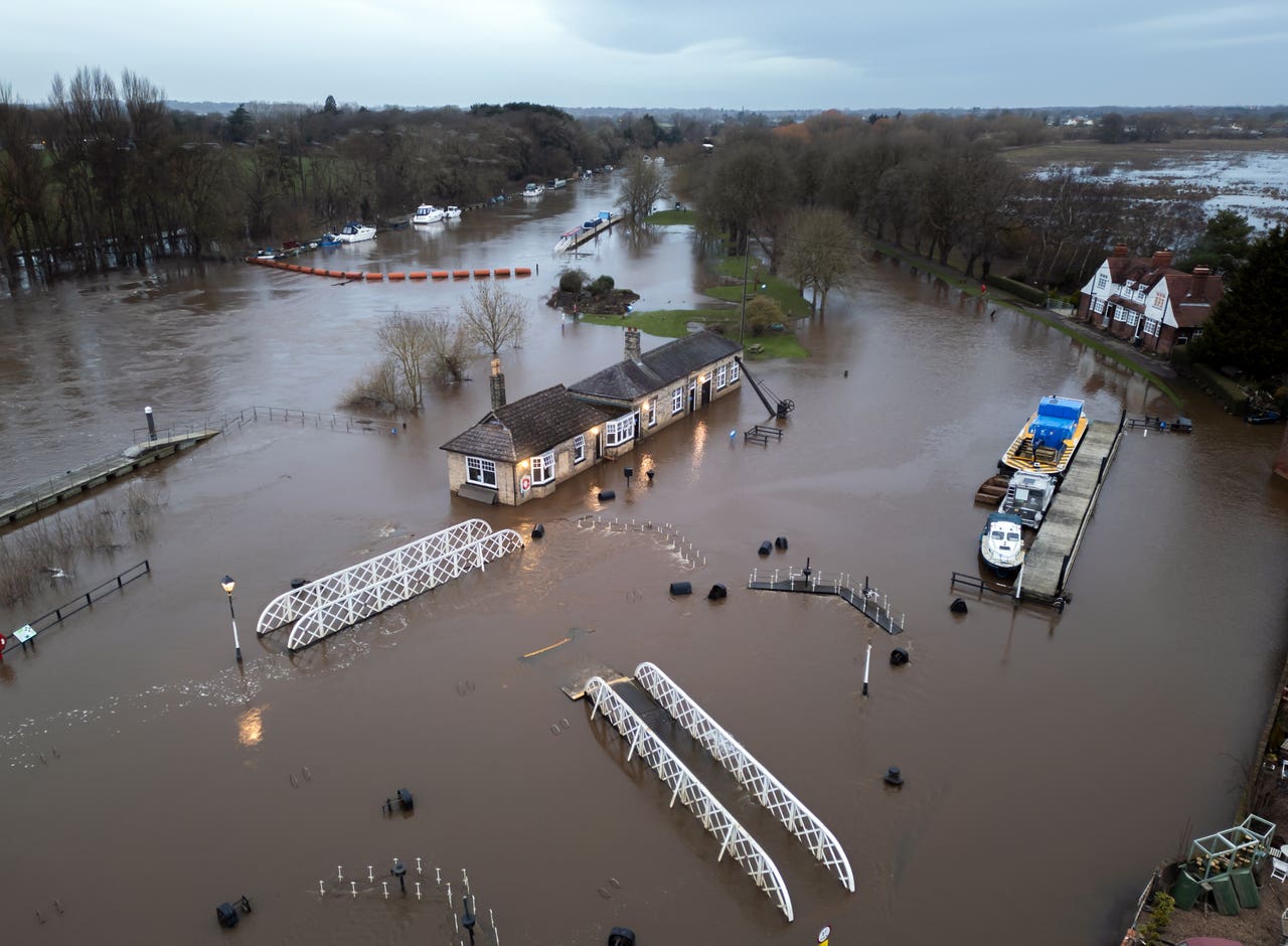 Environment Secretary in flood defences vow as Met Office warns of wet ...