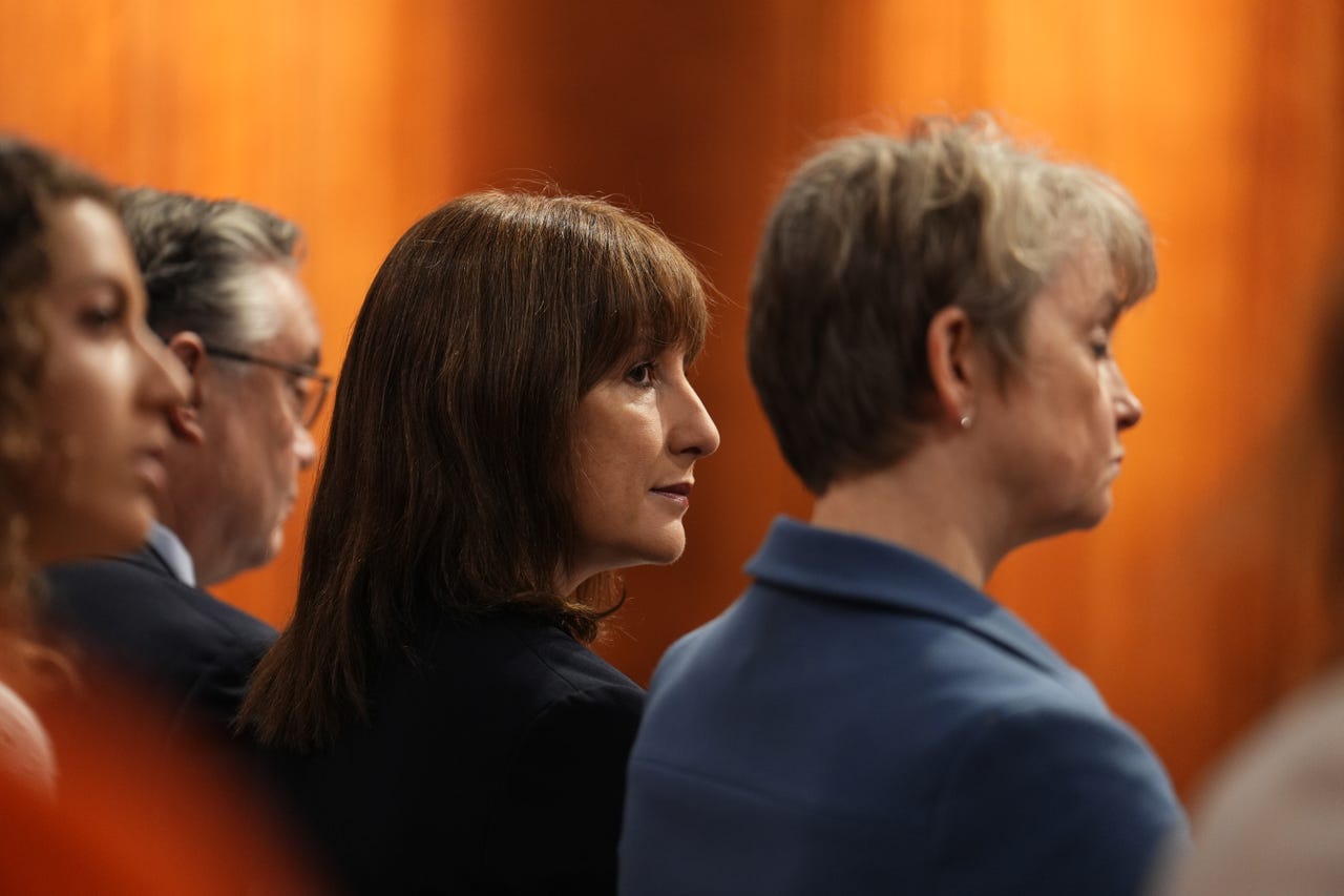 Starmer urges calm and unity in the face of Trump’s Greenland threats ...