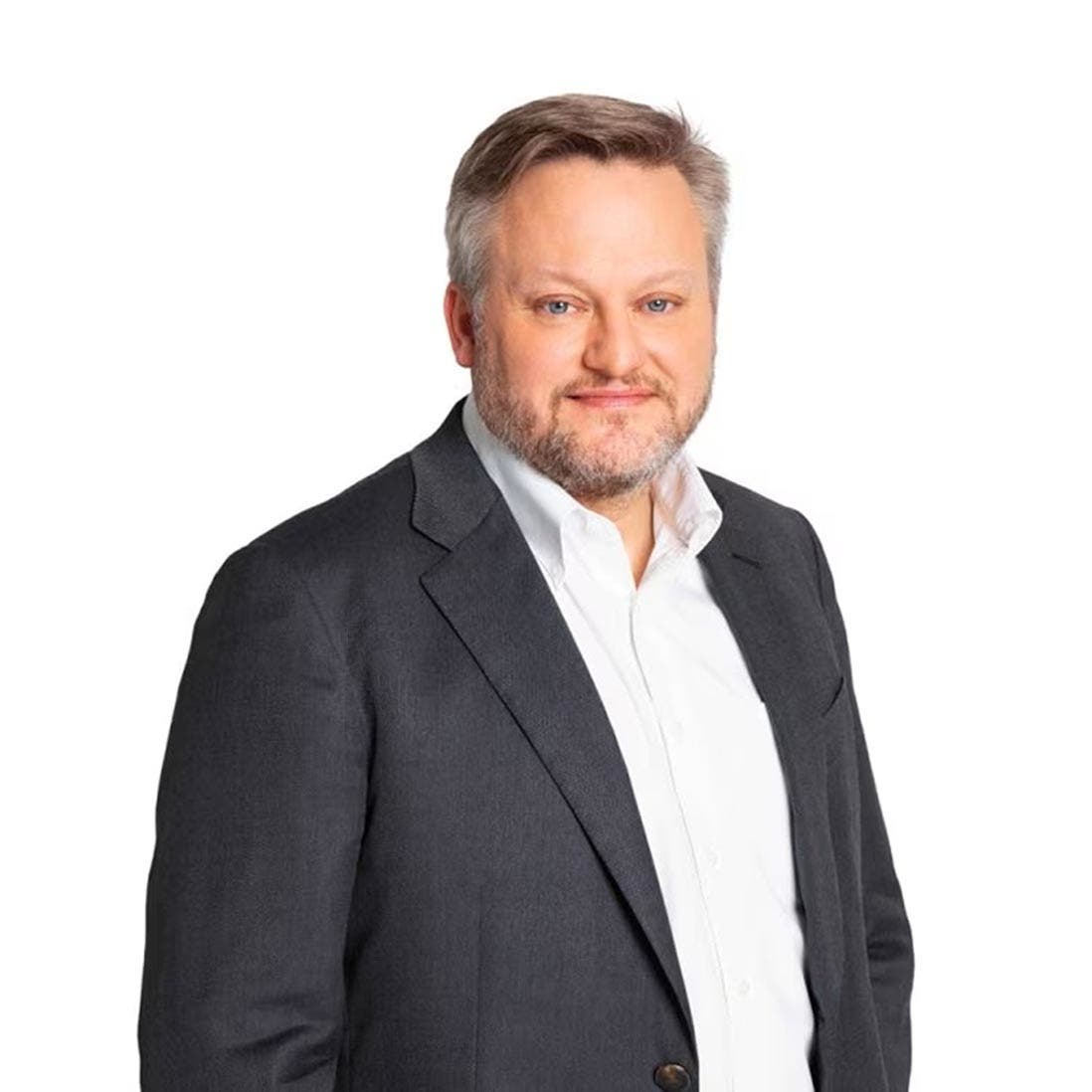 BP chief takes more than £2.3m pay cut after slump in profit | Express ...