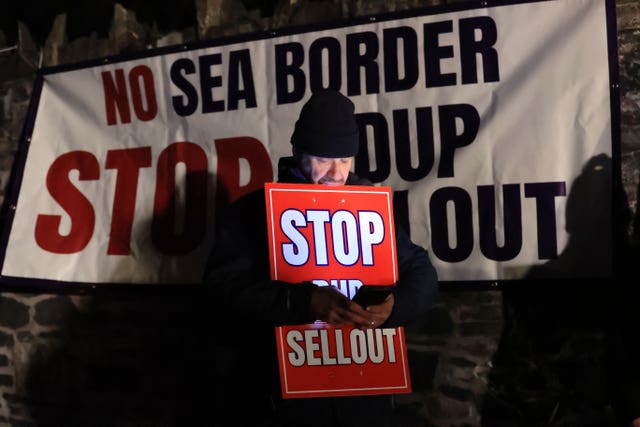 Stormont Powersharing Set To Return After Dup Executive Backs Deal