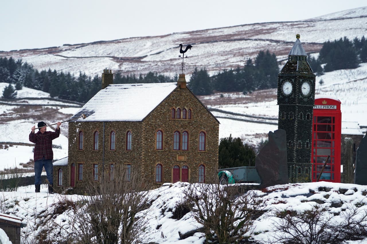 In Pictures: Storm Freya brings snow as it batters country | Guernsey Press