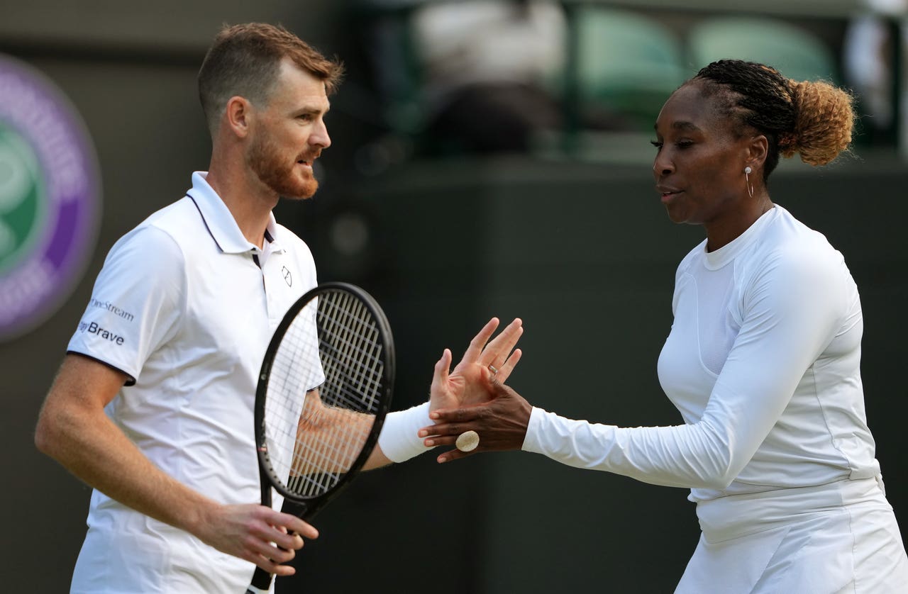 Victorious return for Venus Williams as she partners Jamie Murray at ...