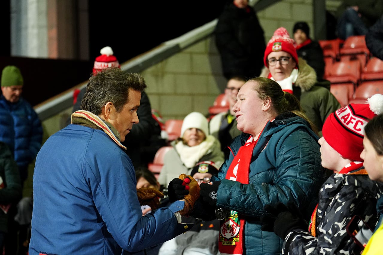 Ryan Reynolds chats to fans at Wrexham’s FA Cup clash with Nottingham ...