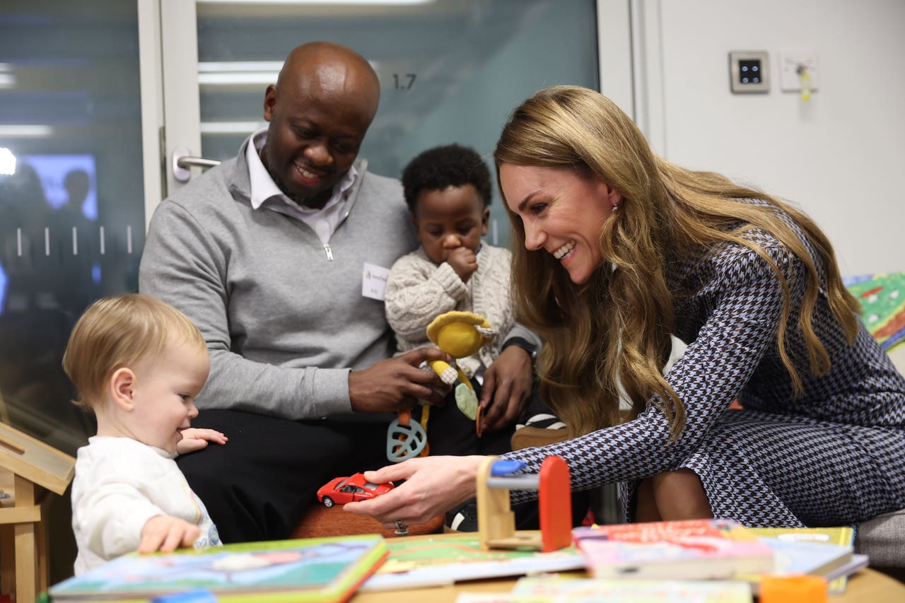 Kate bonds with toddlers as she learns about project to boost health ...