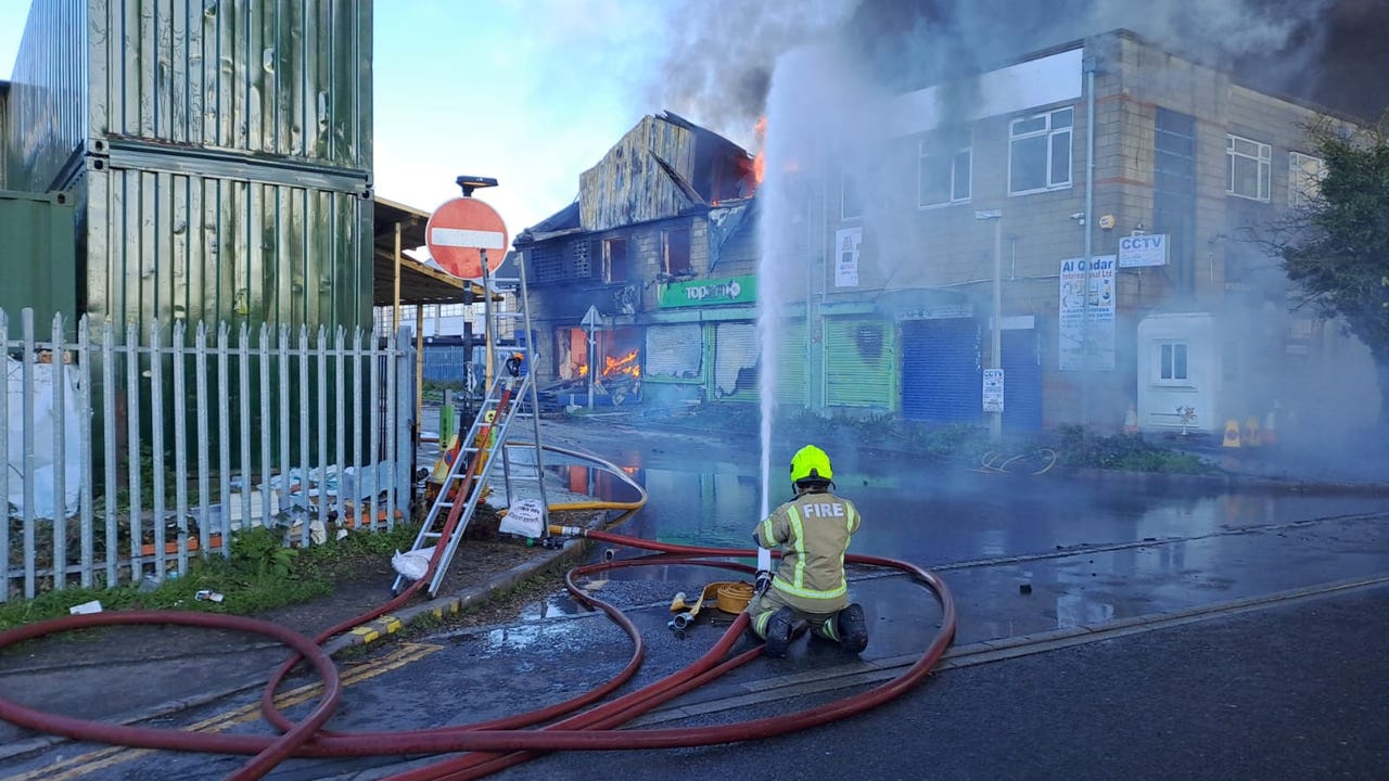 Major incident stood down at London warehouse fire | Express & Star