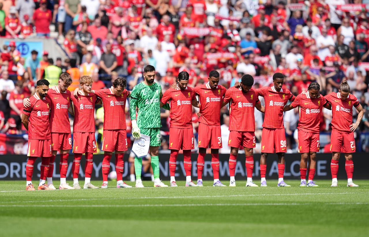 Liverpool pay emotional tribute to Diogo Jota at Preston friendly ...