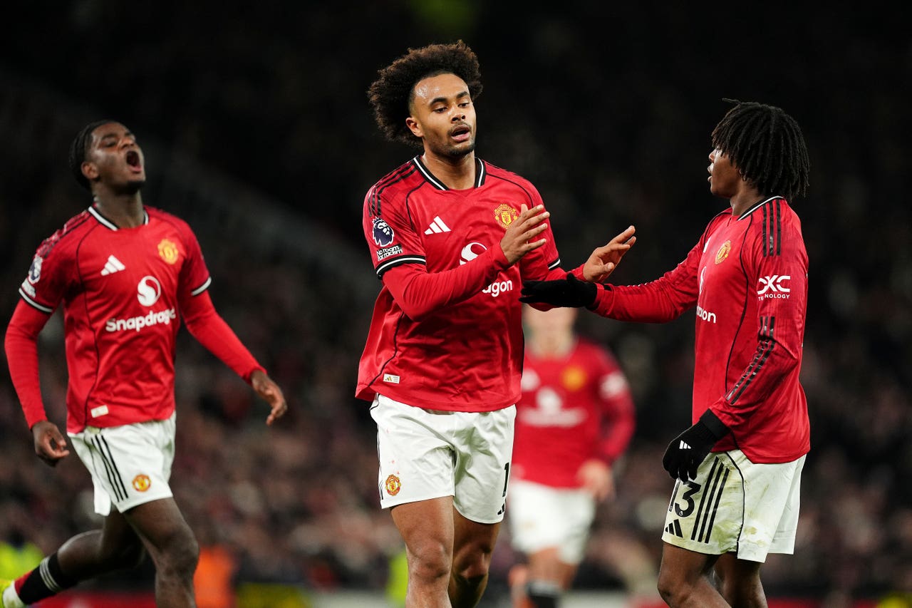 Manchester United booed off as Wolves claim just their third point of ...