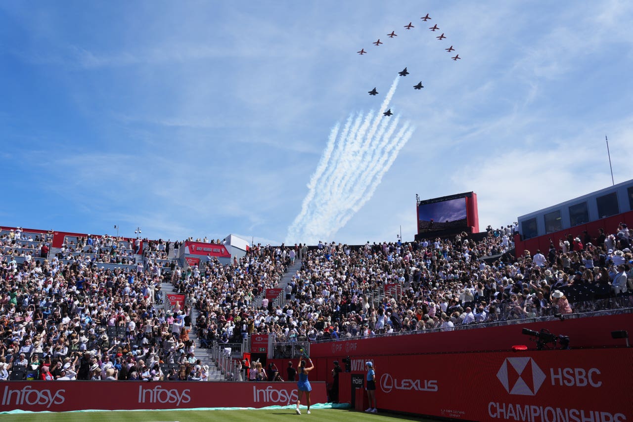 Emma Raducanu flies into Queen’s semi-finals despite ‘insane ...