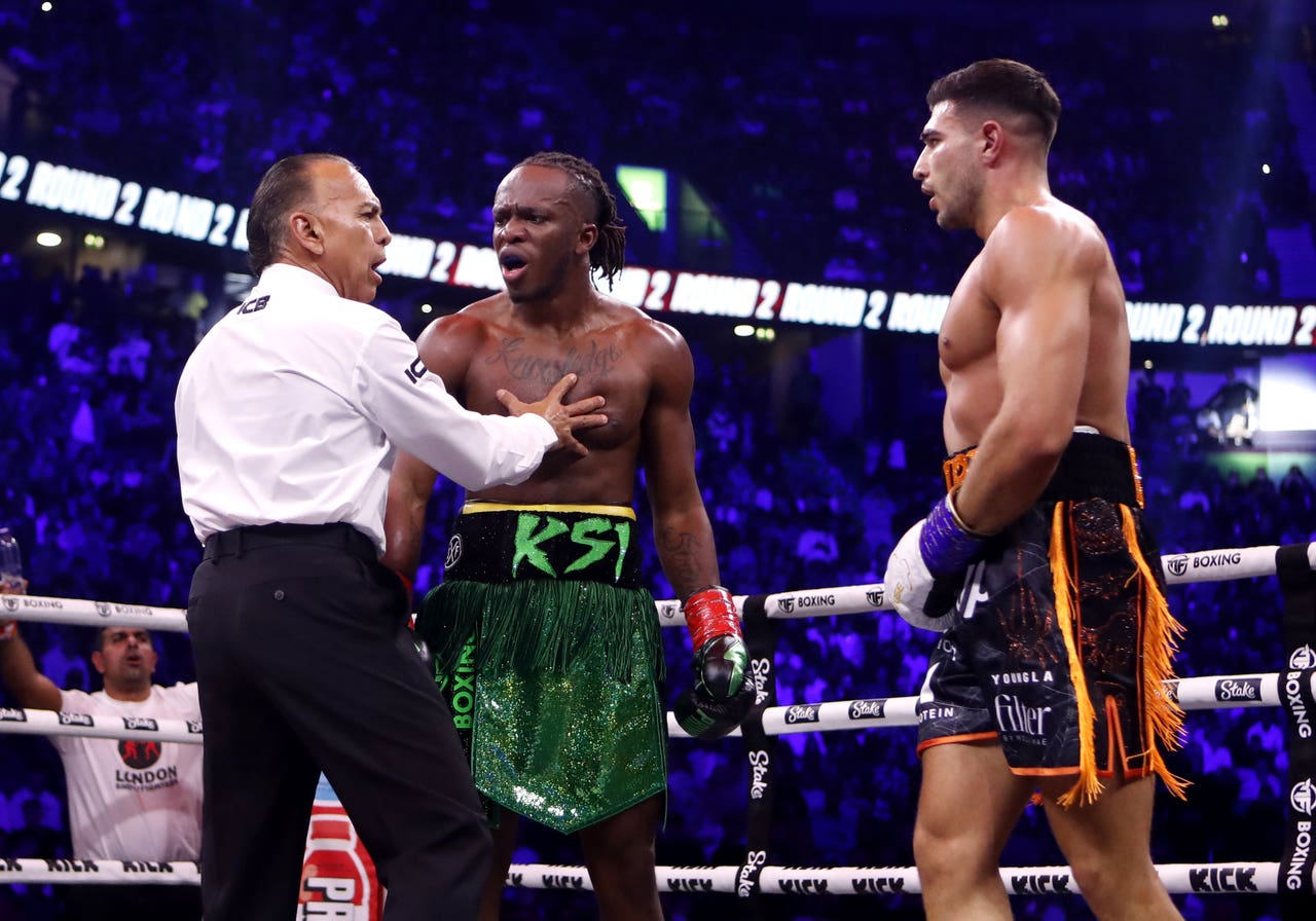 Love Island star Tommy Fury beats YouTube star KSI in boxing ring ...