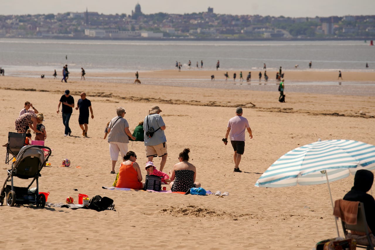 Health fears raised for older people as UK temperatures to reach ...