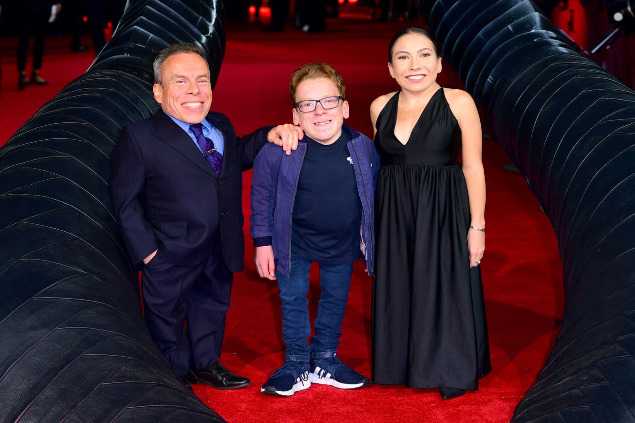 Warwick Davis dedicates Bafta film fellowship award to late wife ...