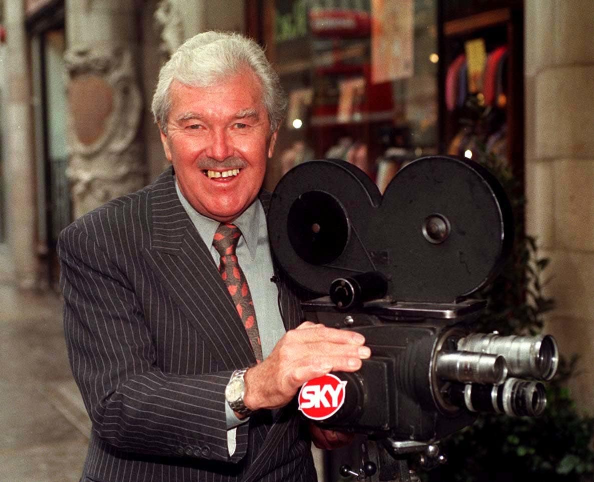 Dickie Davies: Much-loved broadcaster who took fringe sports to the ...