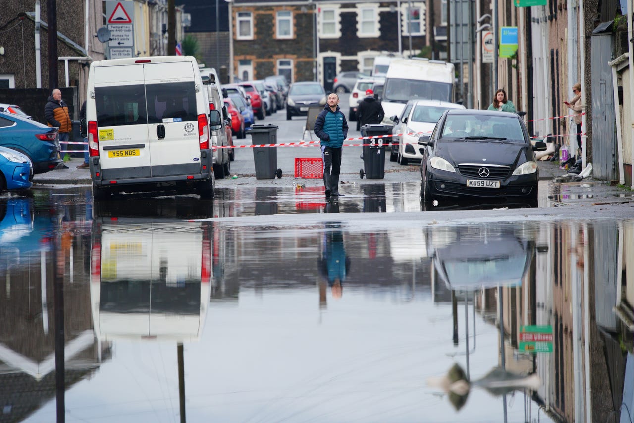 Heavy rain forecast as millions hit the roads in Christmas getaway ...