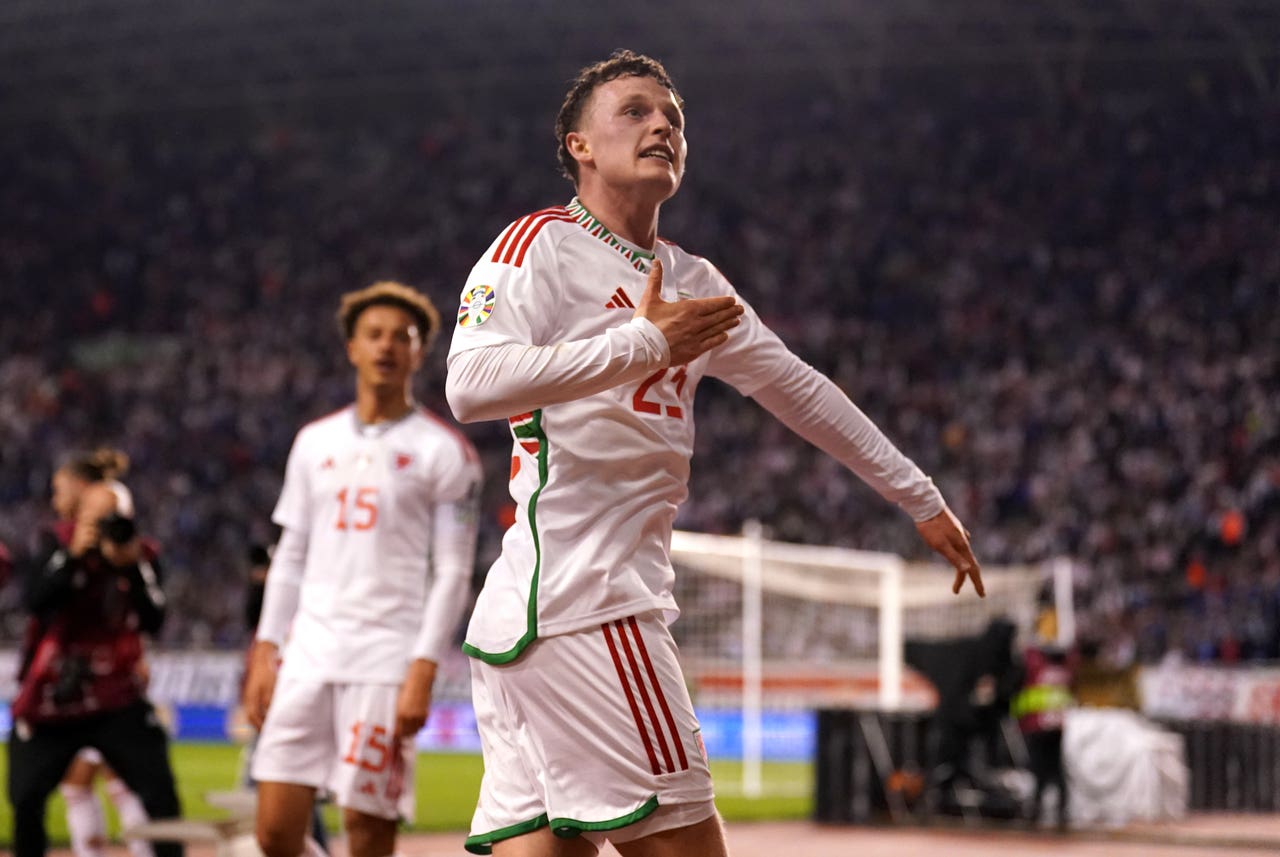 Ryan Reynolds and Rob McElhenney praised after Wrexham sign Nathan ...