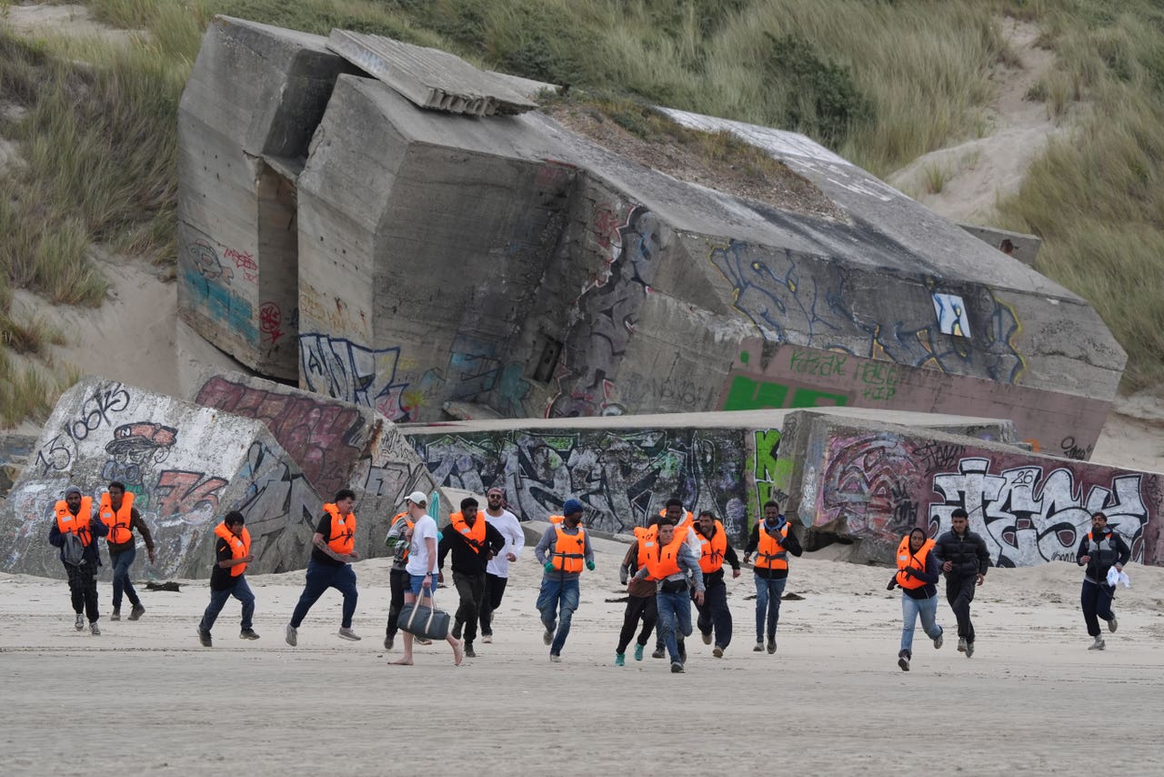 French fire service rescues migrants from Channel amid strong current ...