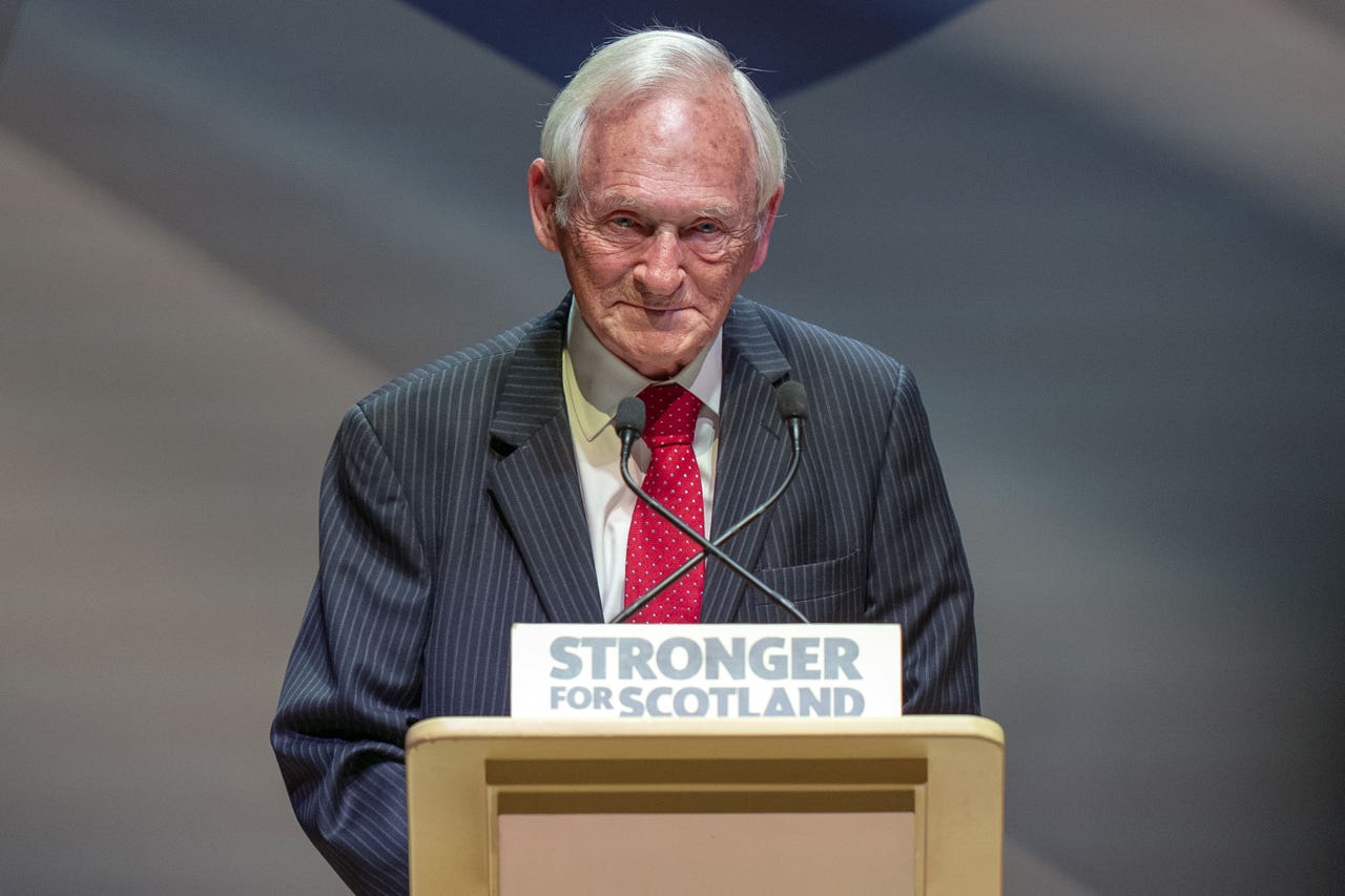 Former Holyrood presiding officer Sir George Reid dies aged 86 | The Leader