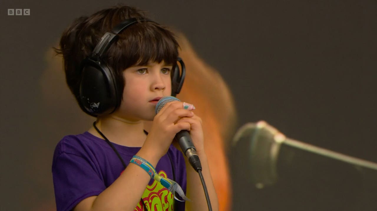 Neil Finn’s grandson ‘steals show’ after joining Crowded House ...
