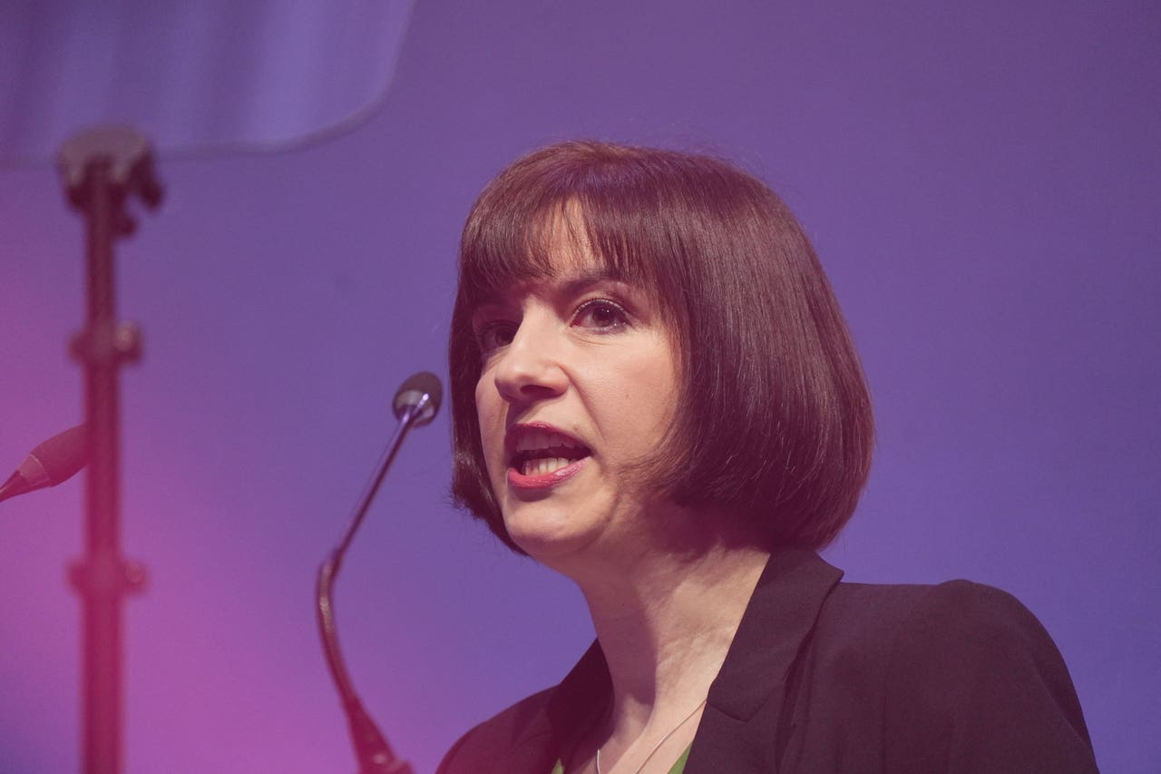 AI learning tools ‘different’ to phones in schools – Bridget Phillipson ...