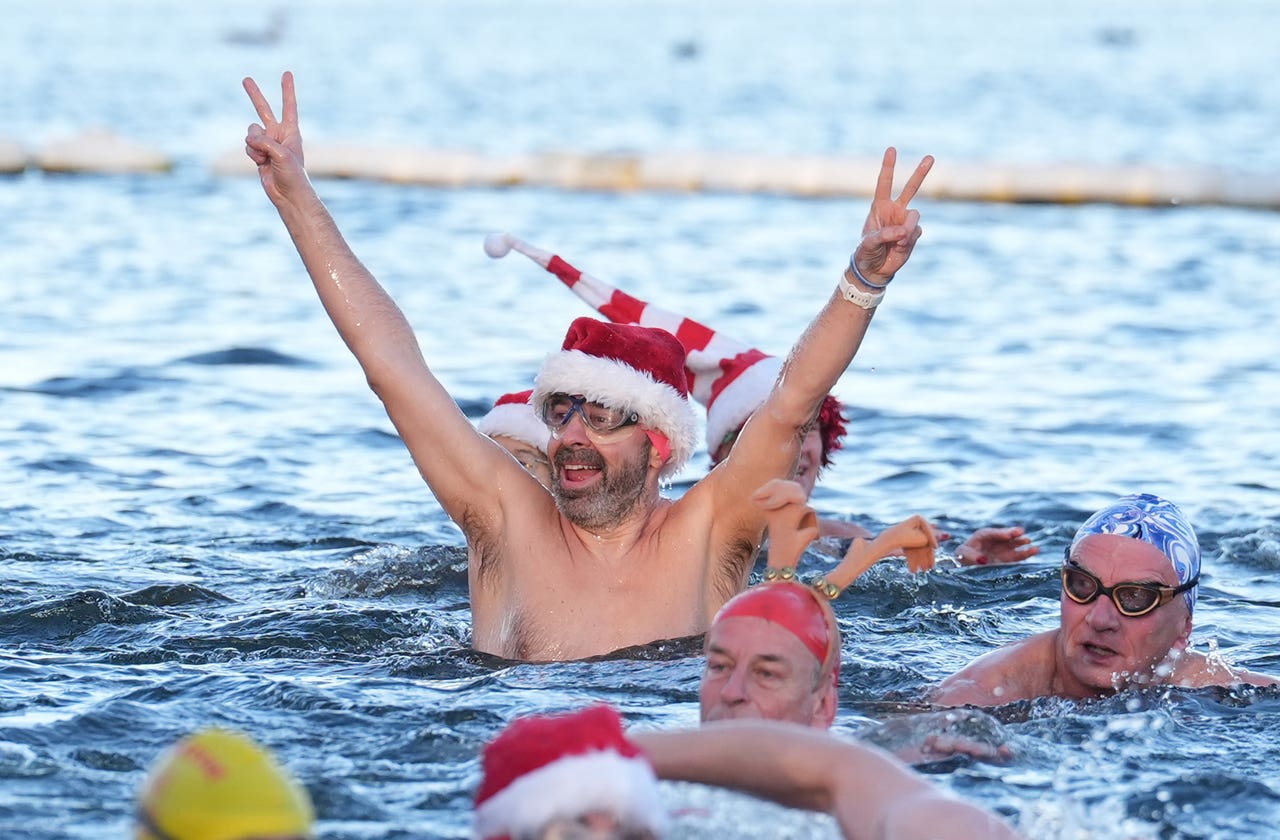 In Pictures: Hardy swimmers and royal watchers brave cold Christmas Day ...