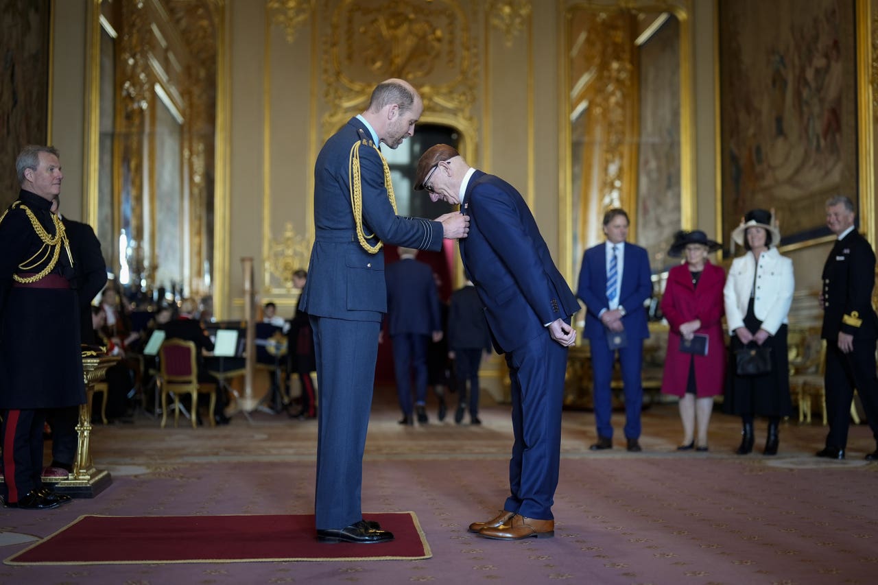 Oldham Athletic owner hands Prince of Wales note requesting party in ...