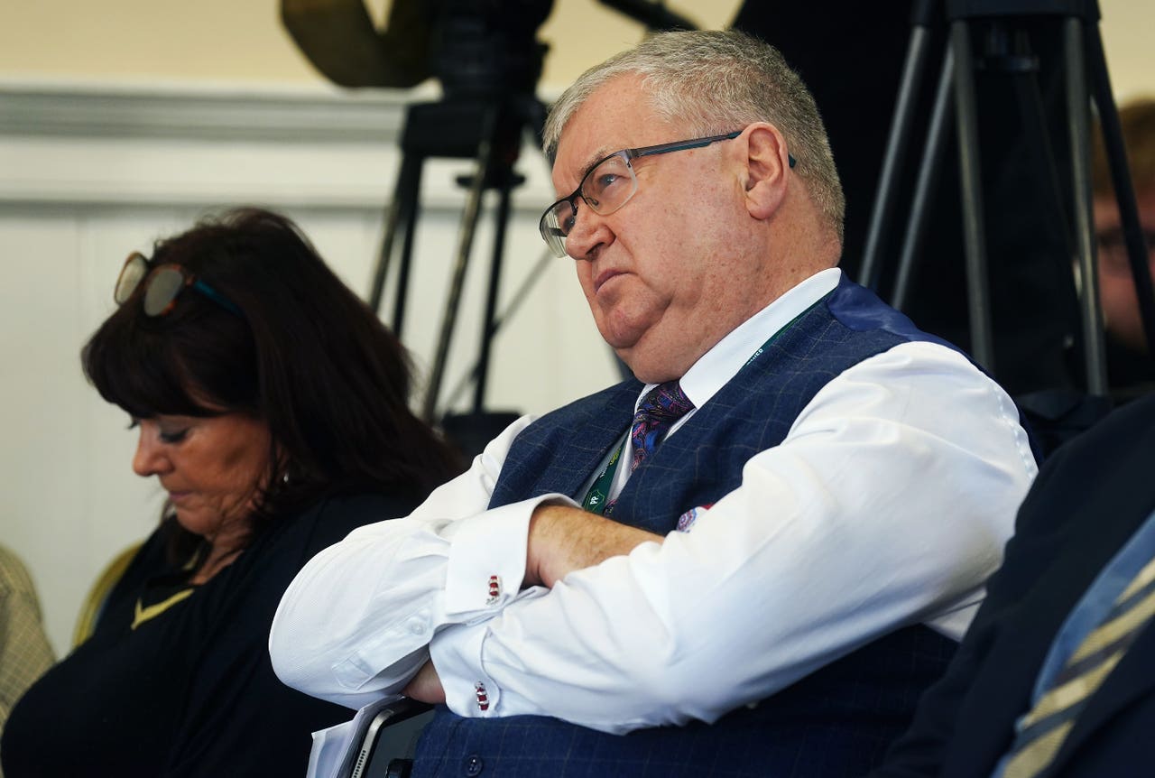 ‘It’s been a privilege’: Joe Duffy presents final Liveline show ...