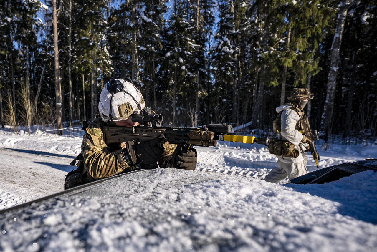 Soldiers wade through ‘chest-deep’ snow during training close to ...