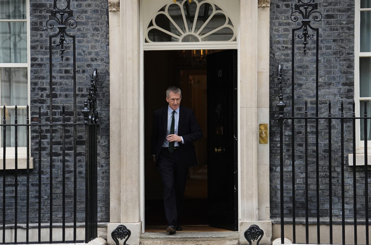 Starmer insists he will not walk away after defence resignations ...