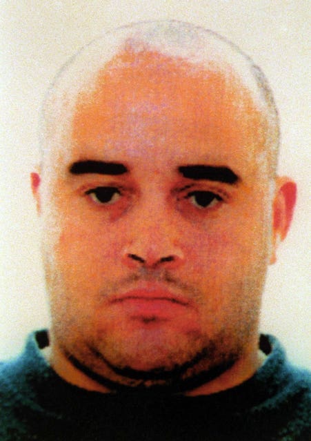 Prison officer jailed following affair with notorious gangster inmate ...