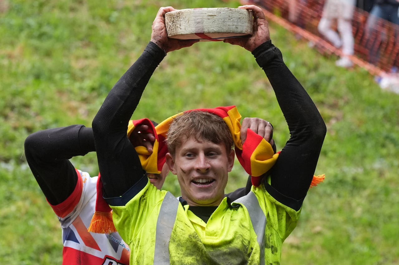 Daredevils defy weather for annual cheese rolling races - Jersey ...