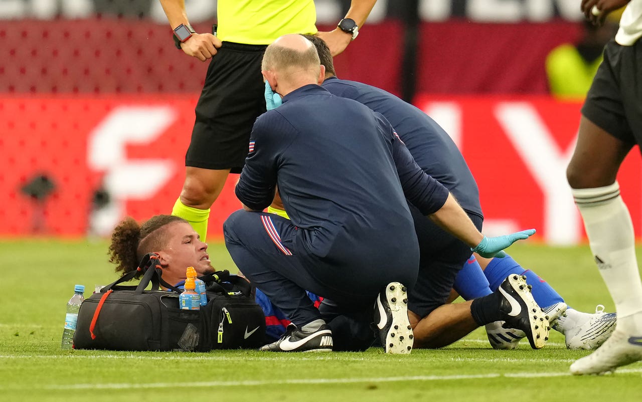 Phil Foden back training with England but Kalvin Phillips sits out ...