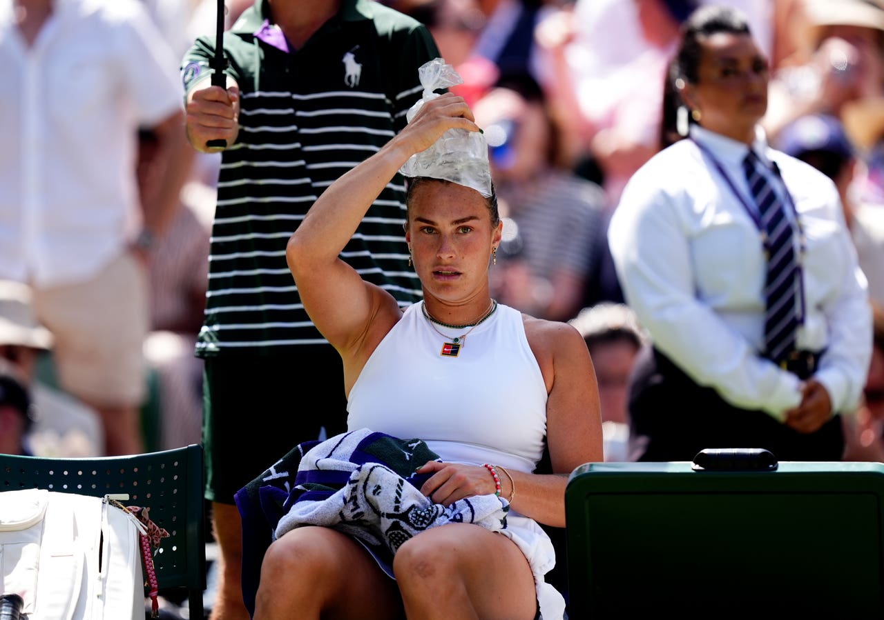 Sabalenka gives water to Wimbledon spectators amid sweltering ...