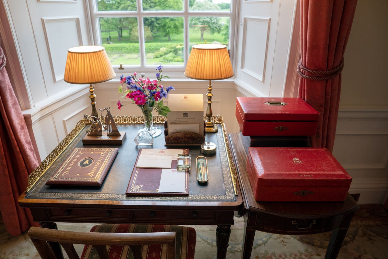 Late Queen’s ‘Haddington’ teddy on display as part of Holyroodhouse ...