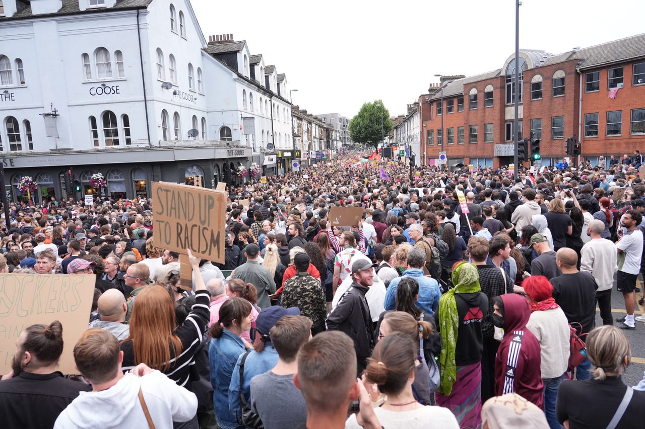 Labour councillor ‘called for far-right protesters’ throats to be slit ...