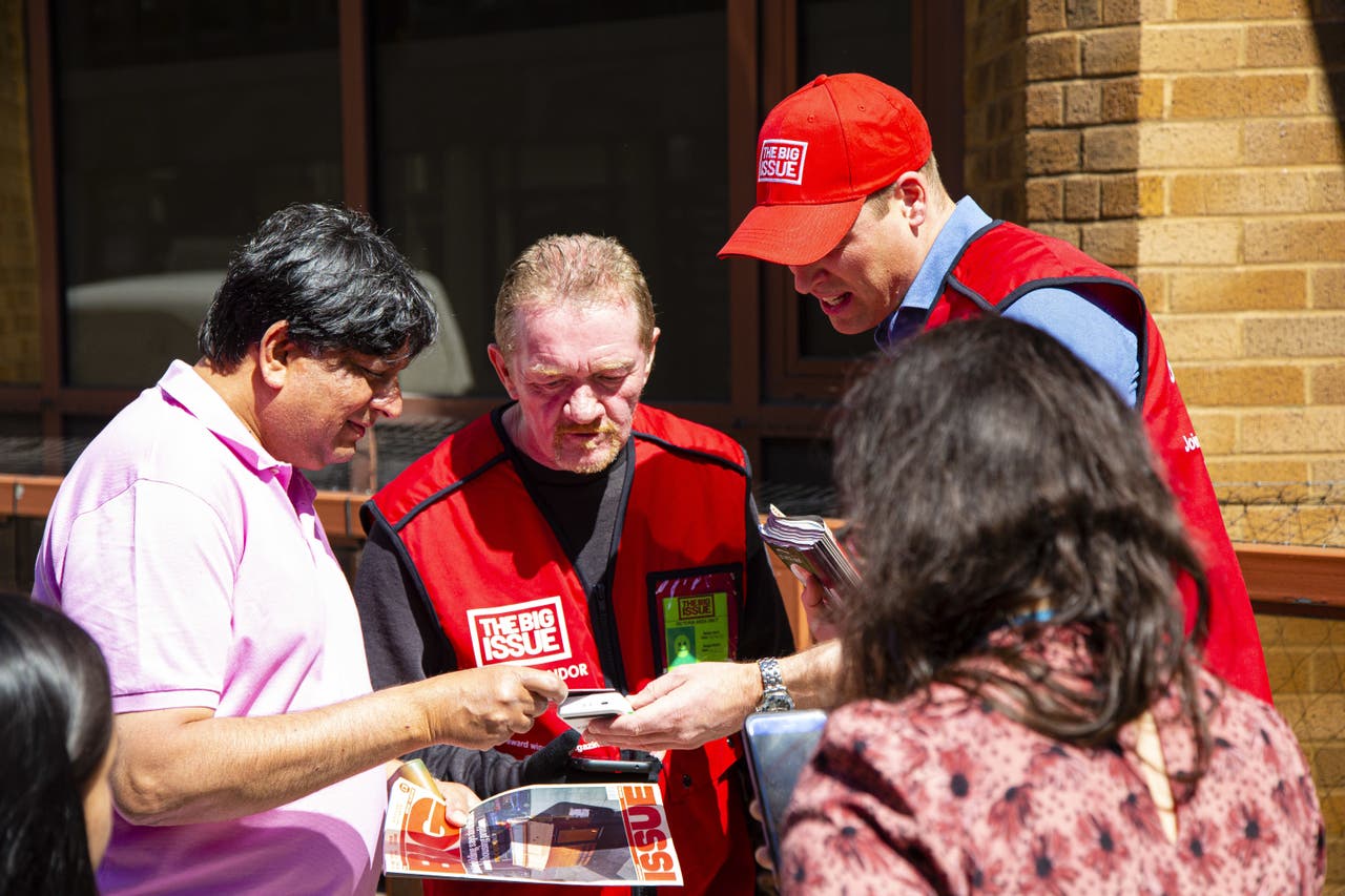 William reunites with Big Issue vendor on his 40th birthday ...