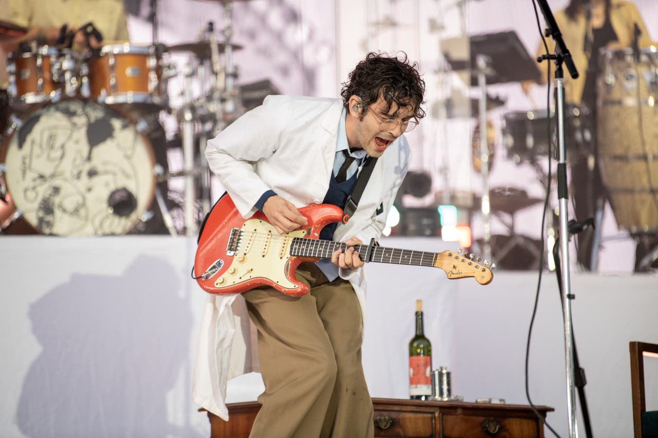 Matty Healy defends kissing bandmate during The 1975 show in Malaysia ...