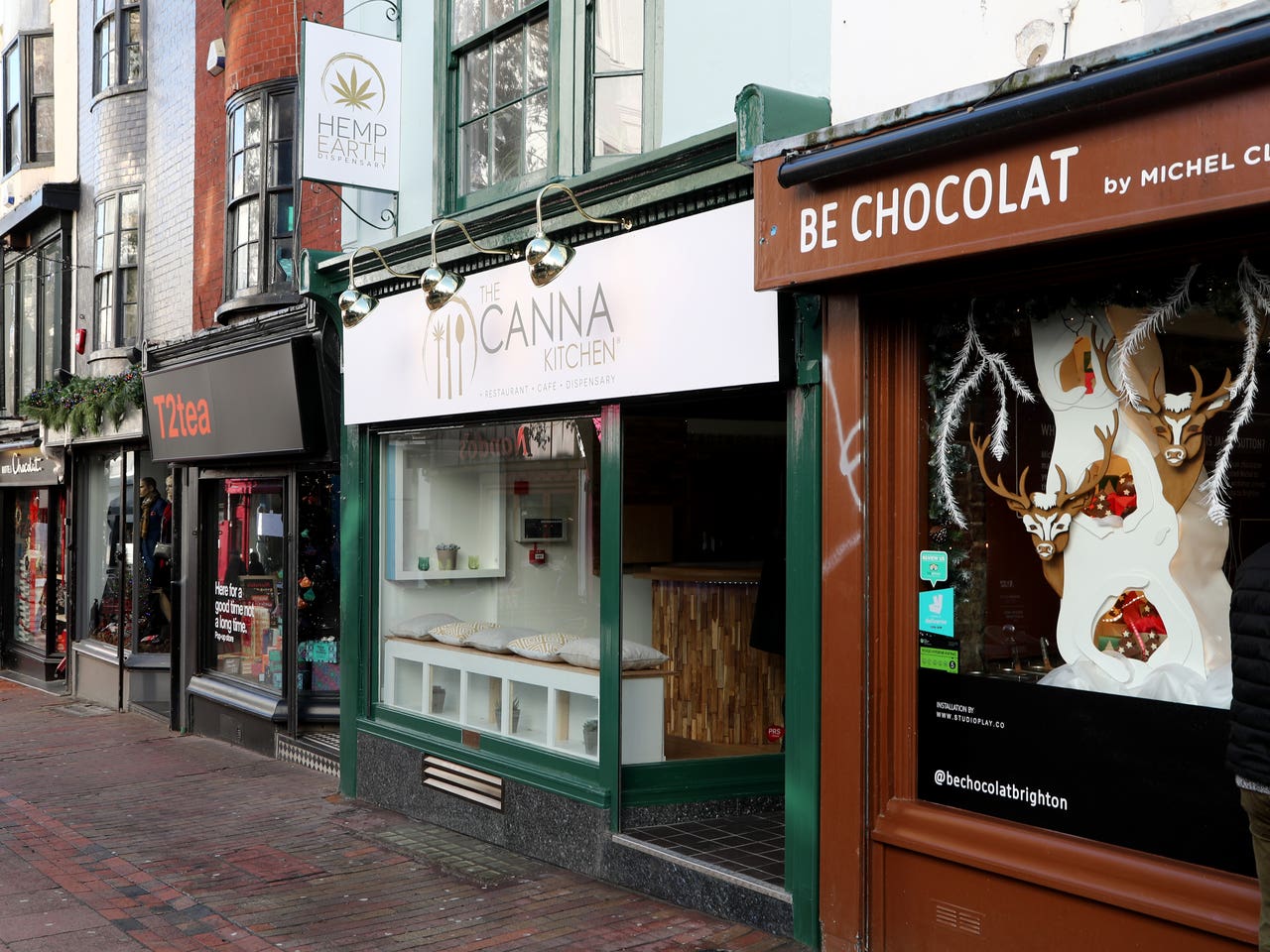 UK’s first vegan and vegetarian cannabis restaurant set for launch ...